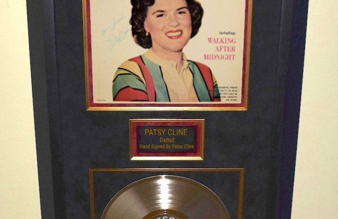 Patsy Cline - Debut, rock star gallery, signed albumsROCK STAR gallery