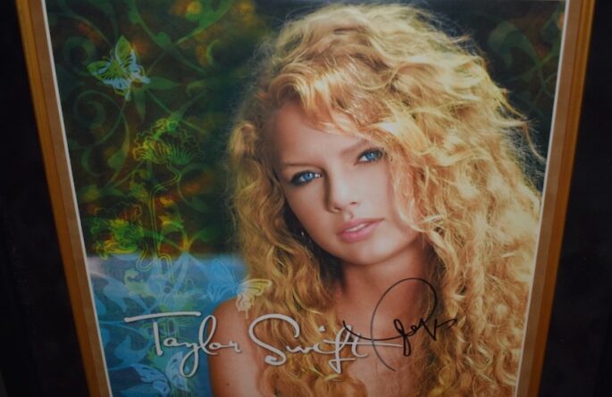 Taylor Swift - DebutROCK STAR gallery